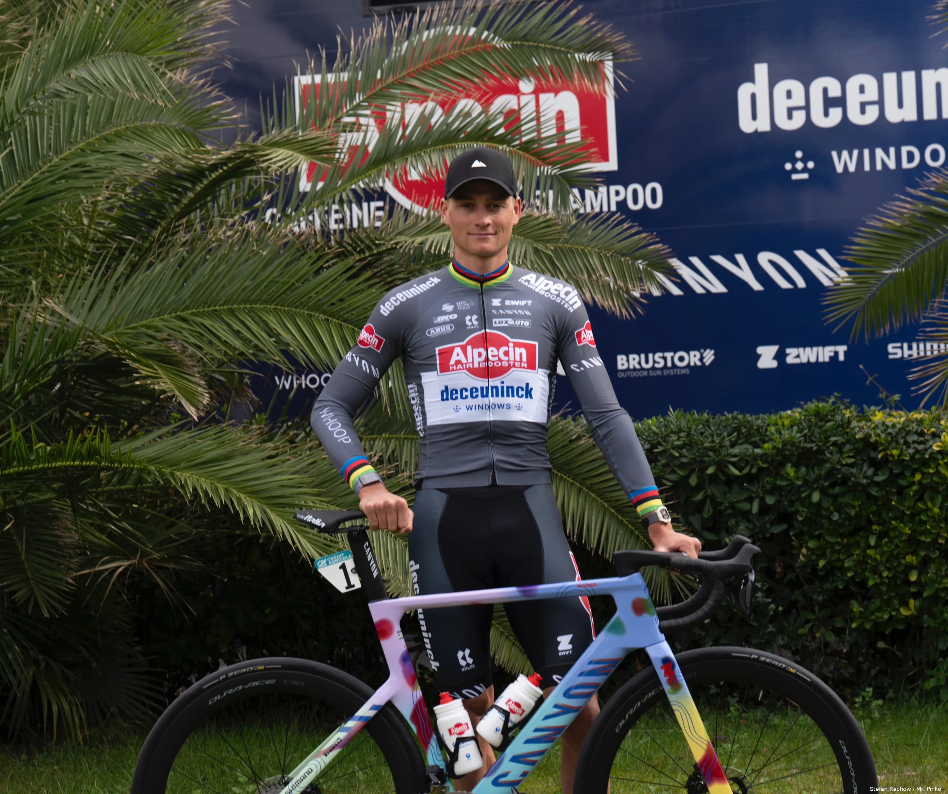 📸 Van der Poel goes wild! With this unique racing bike, Mathieu can be seen in Tirreno-Adriatico ...